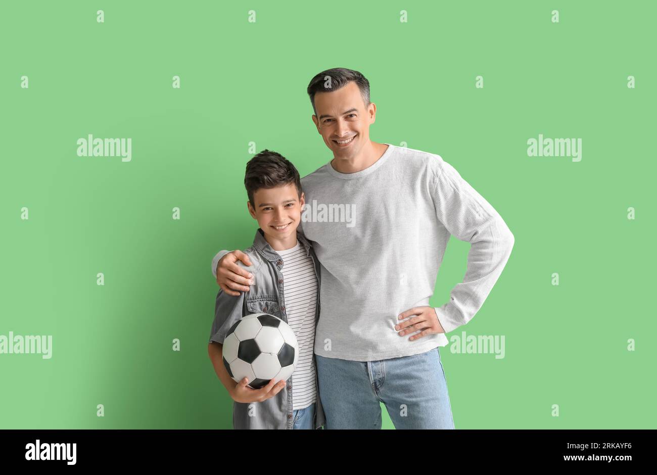 Father football hugging son hi-res stock photography and images - Alamy