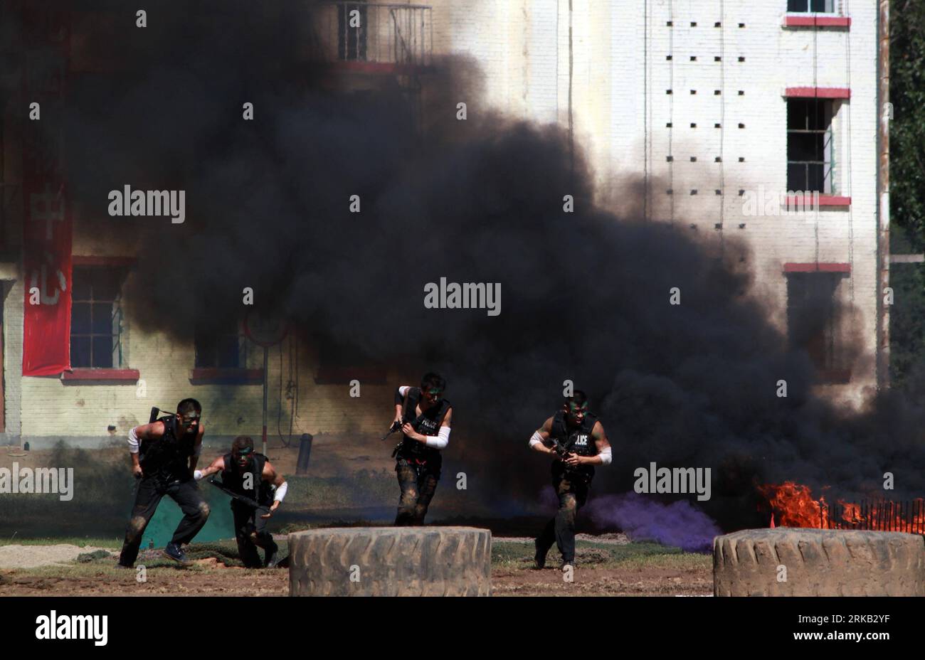 Swat special weapons tactics unit hi-res stock photography and images ...