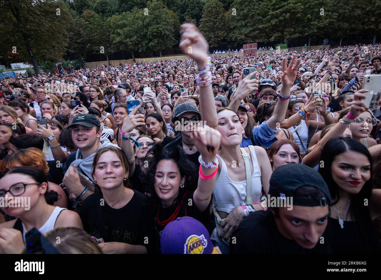Paris, France. 23rd Aug, 2023. Crowds of people seen dancing during the ...