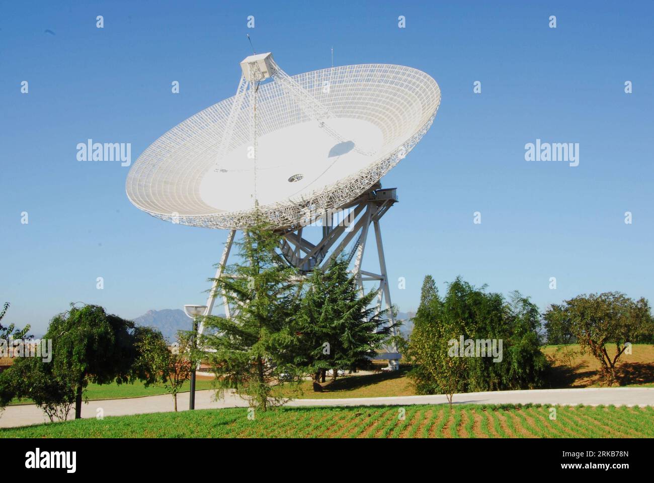 Telemetry antenna hi-res stock photography and images - Alamy