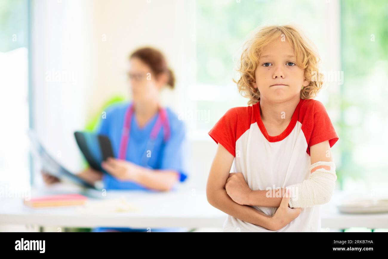 Broken arm bone xray hi-res stock photography and images - Alamy