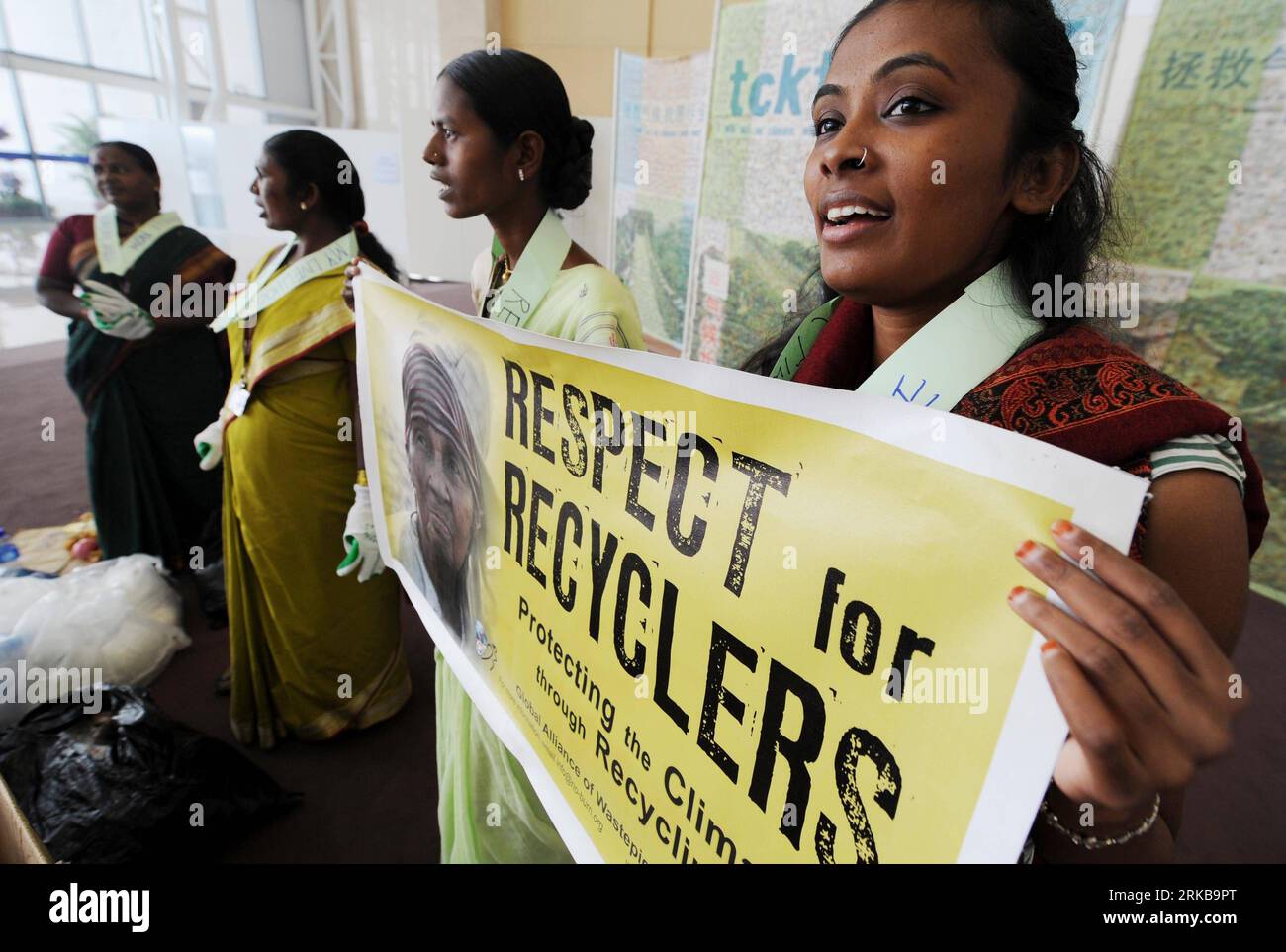 Waste pickers hi-res stock photography and images - Alamy