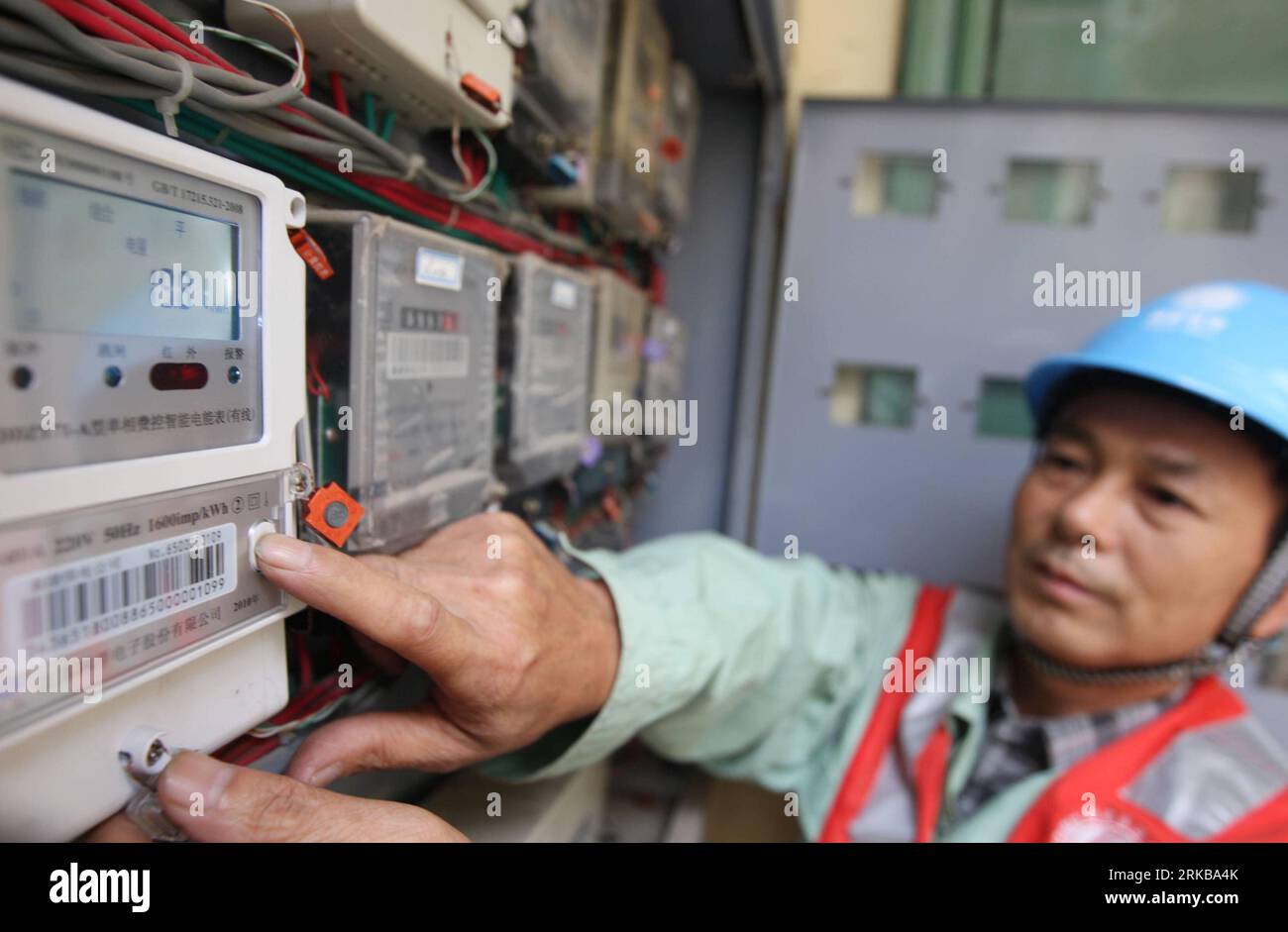 Smart meter install hi-res stock photography and images - Alamy