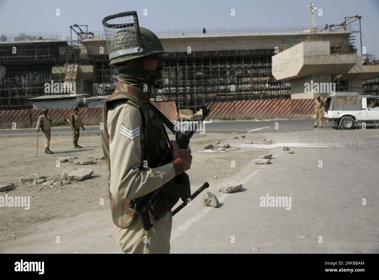 Paramilitary personnel stand hi-res stock photography and images - Alamy