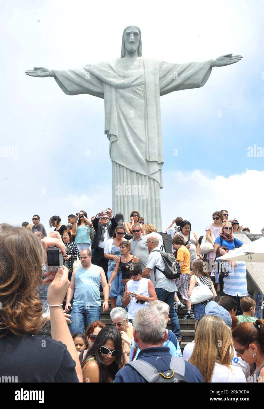 Jesus christ pose hi-res stock photography and images - Alamy