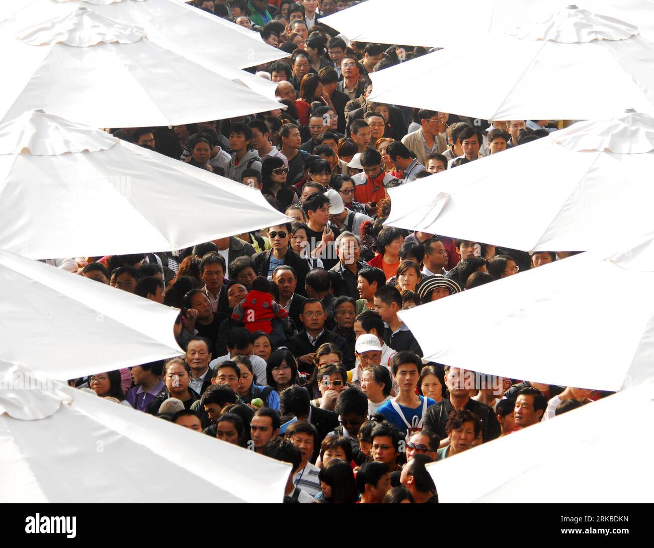 Menschenmenge total hi-res stock photography and images - Alamy