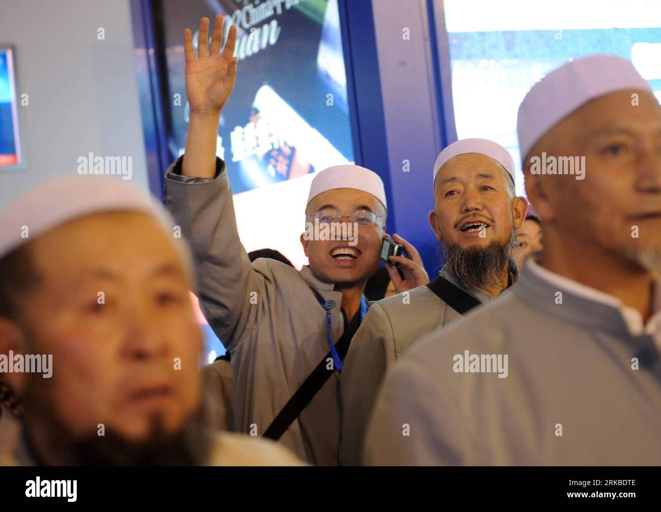 Departure of muslim pilgrims to mecca hi-res stock photography and ...