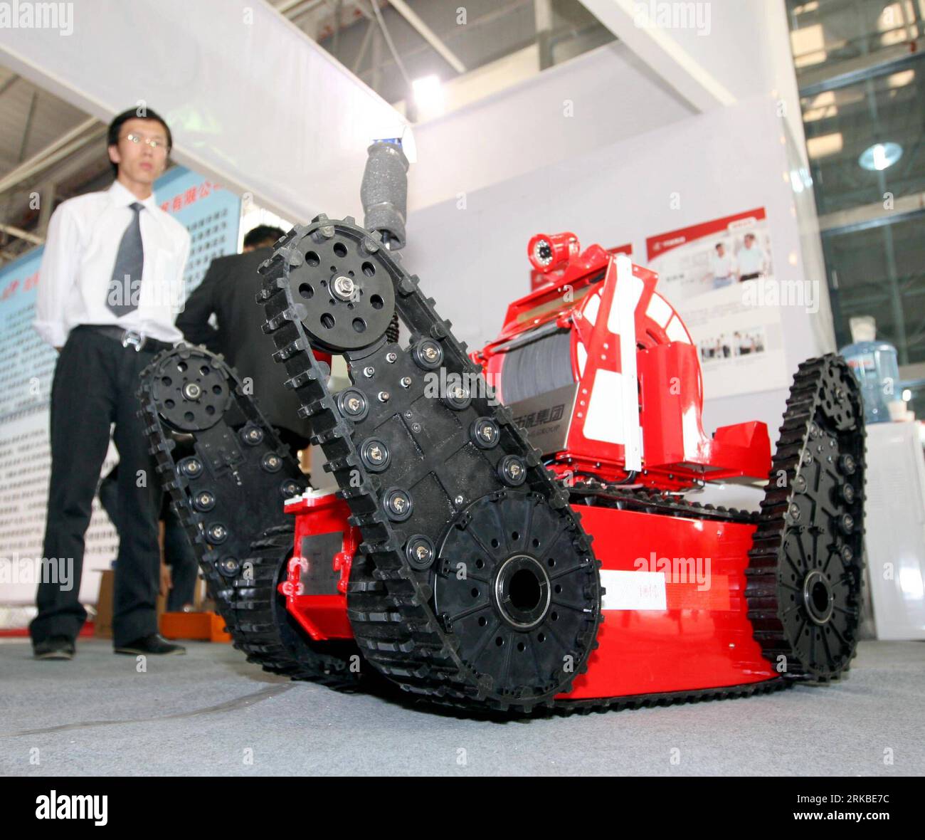 Mine detection hi-res stock photography and images - Alamy