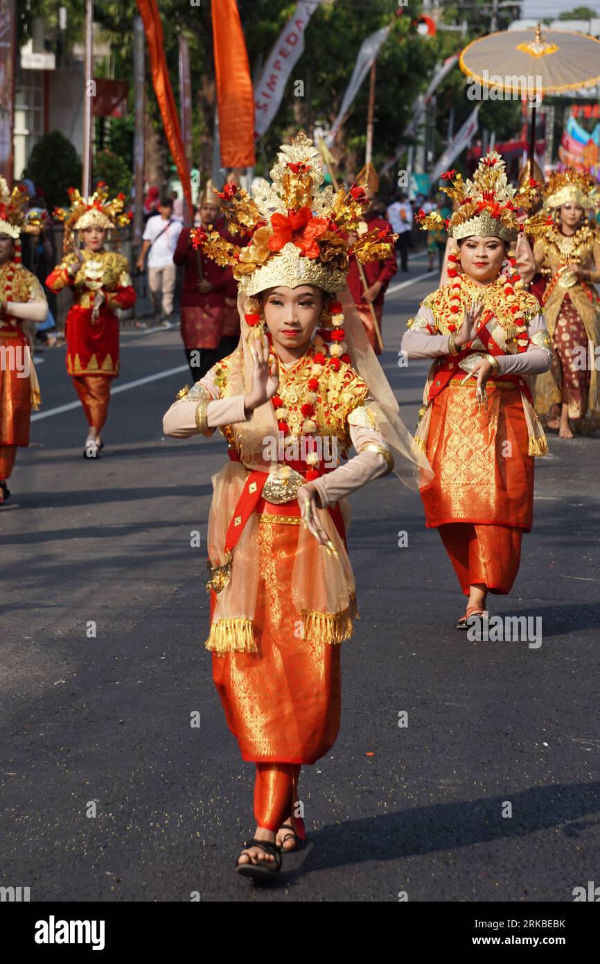 Gending sriwijaya dance from sumatera selatan at BEN Carnival. This ...