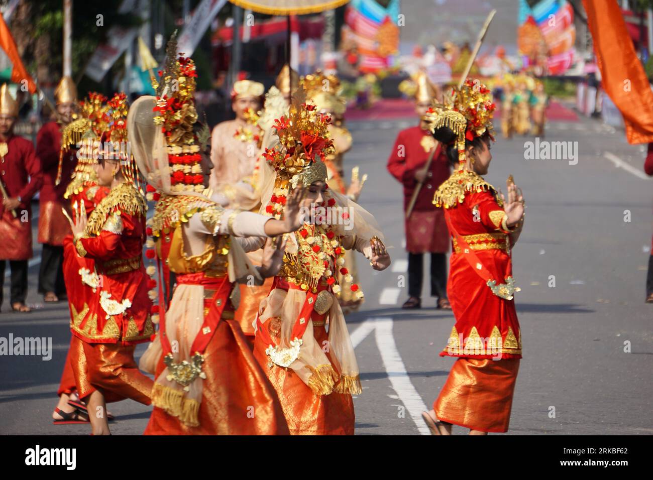 Gending sriwijaya dance from sumatera selatan at BEN Carnival. This ...