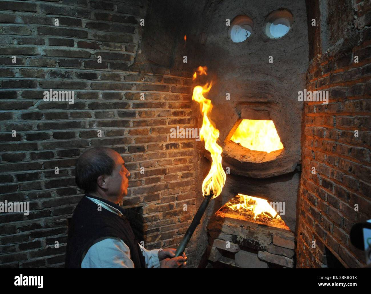 Eastern craftworks hi-res stock photography and images - Alamy