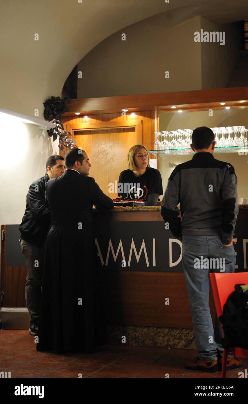 Crypt bar hi-res stock photography and images - Alamy