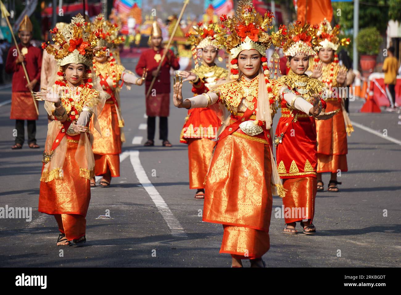 Gending sriwijaya dance from sumatera selatan at BEN Carnival. This ...