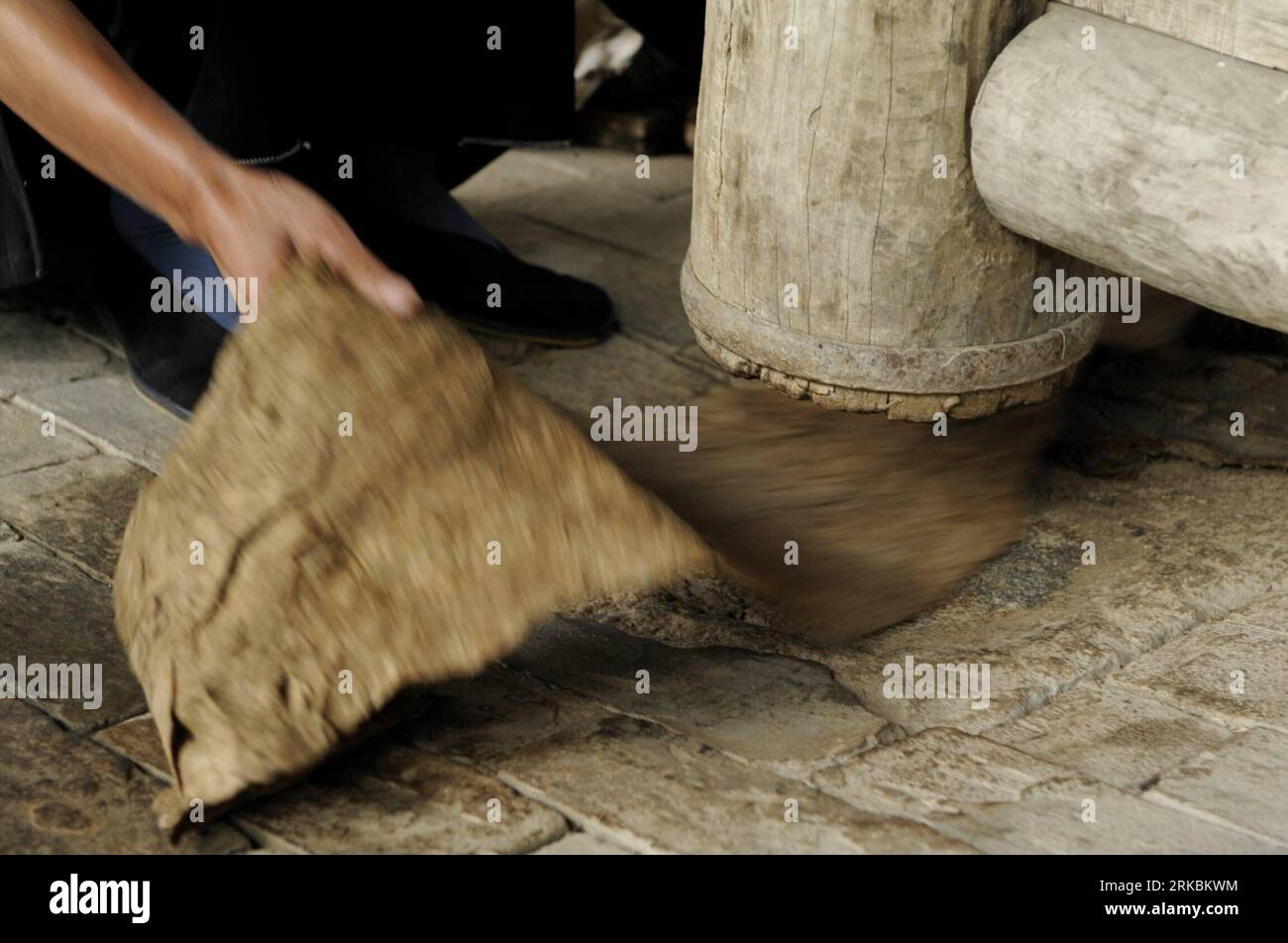 Cai lun, the inventor of paper hi-res stock photography and images - Alamy
