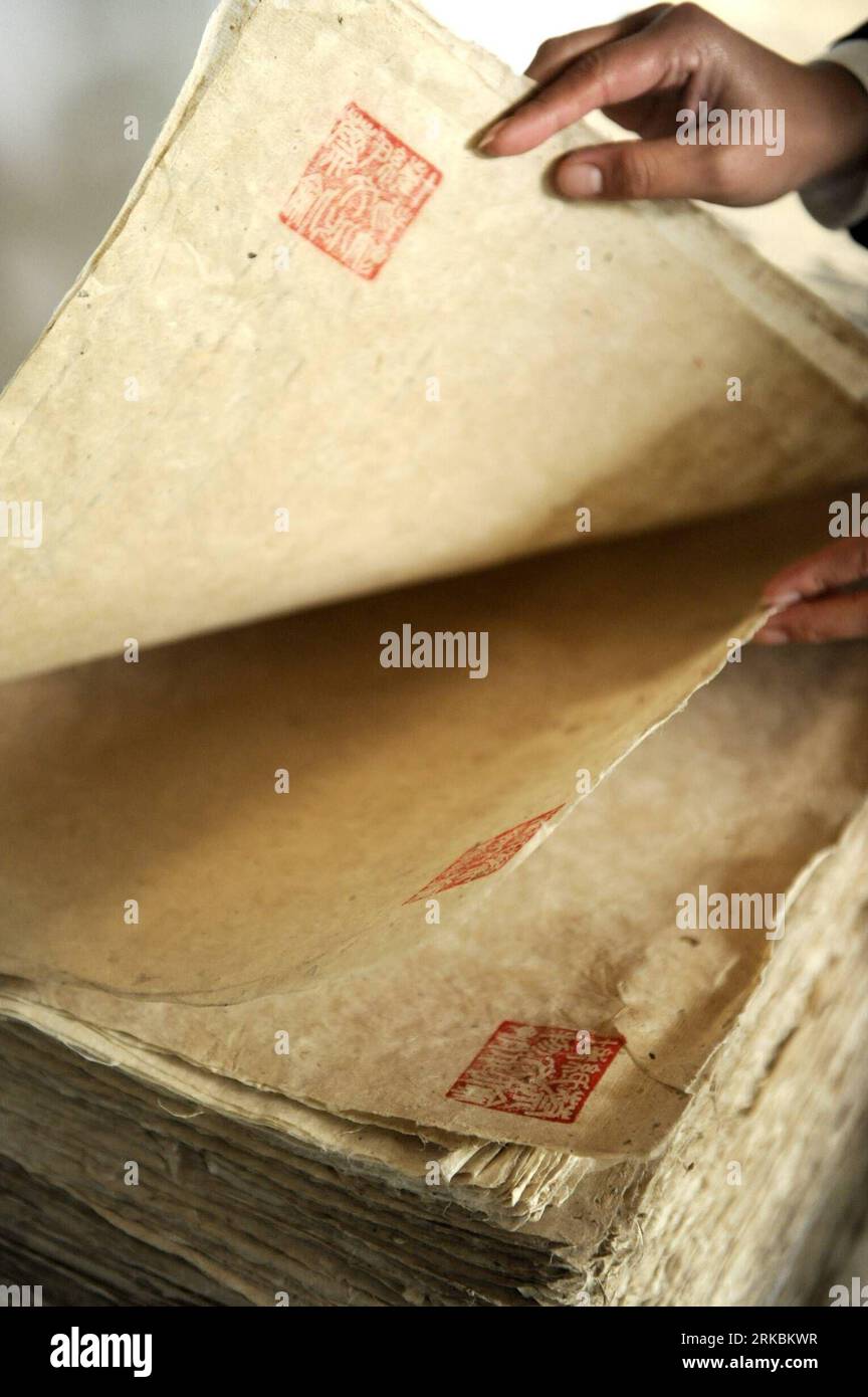 Cai lun papermaking hi-res stock photography and images - Alamy