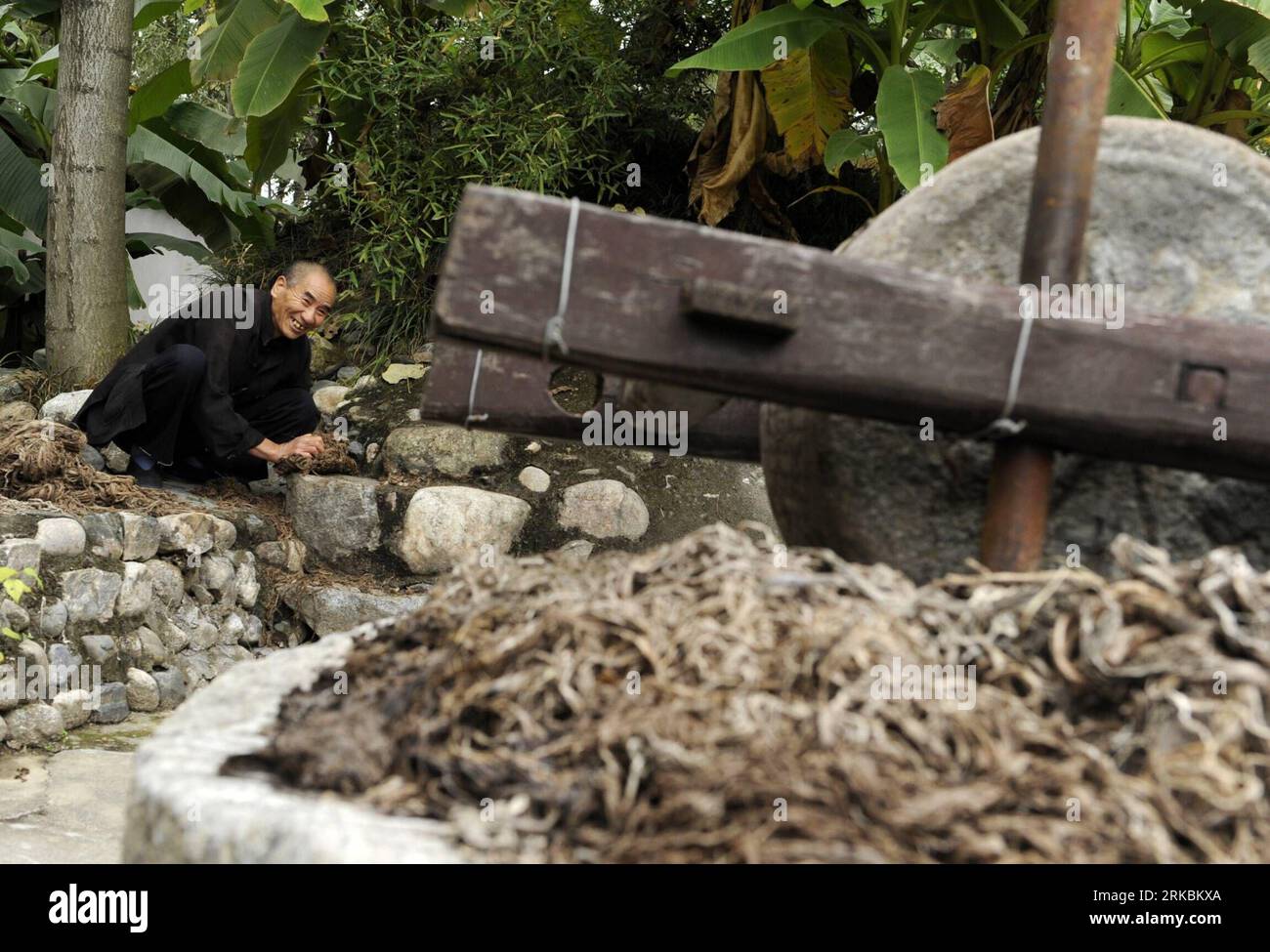 Cai lun papermaking hi-res stock photography and images - Alamy