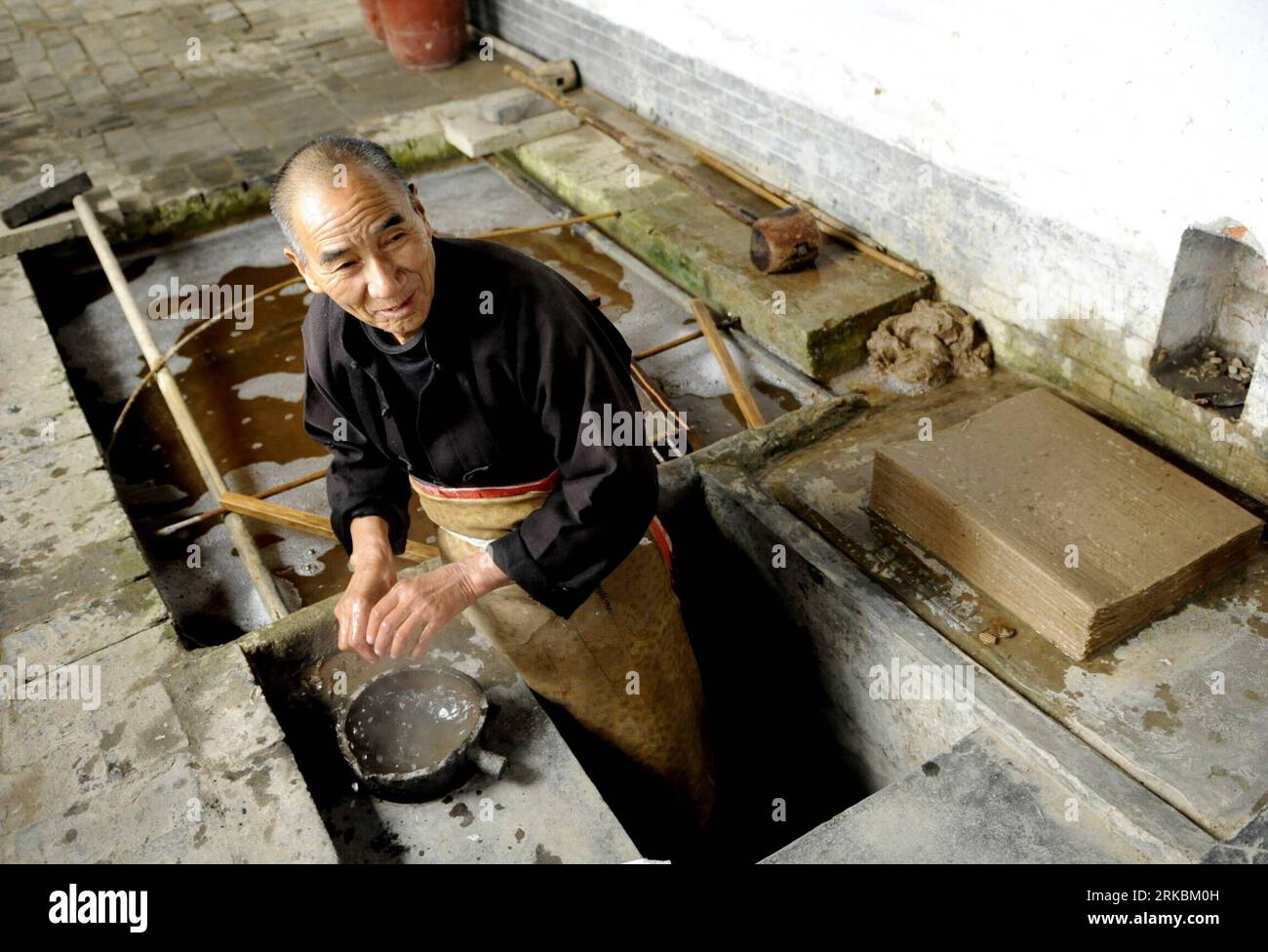 Cai lun paper hi-res stock photography and images - Alamy