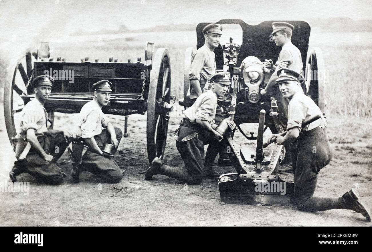 A rear view of a British 4.5-inch howitzer, limber, and crew during the First World War Stock ...