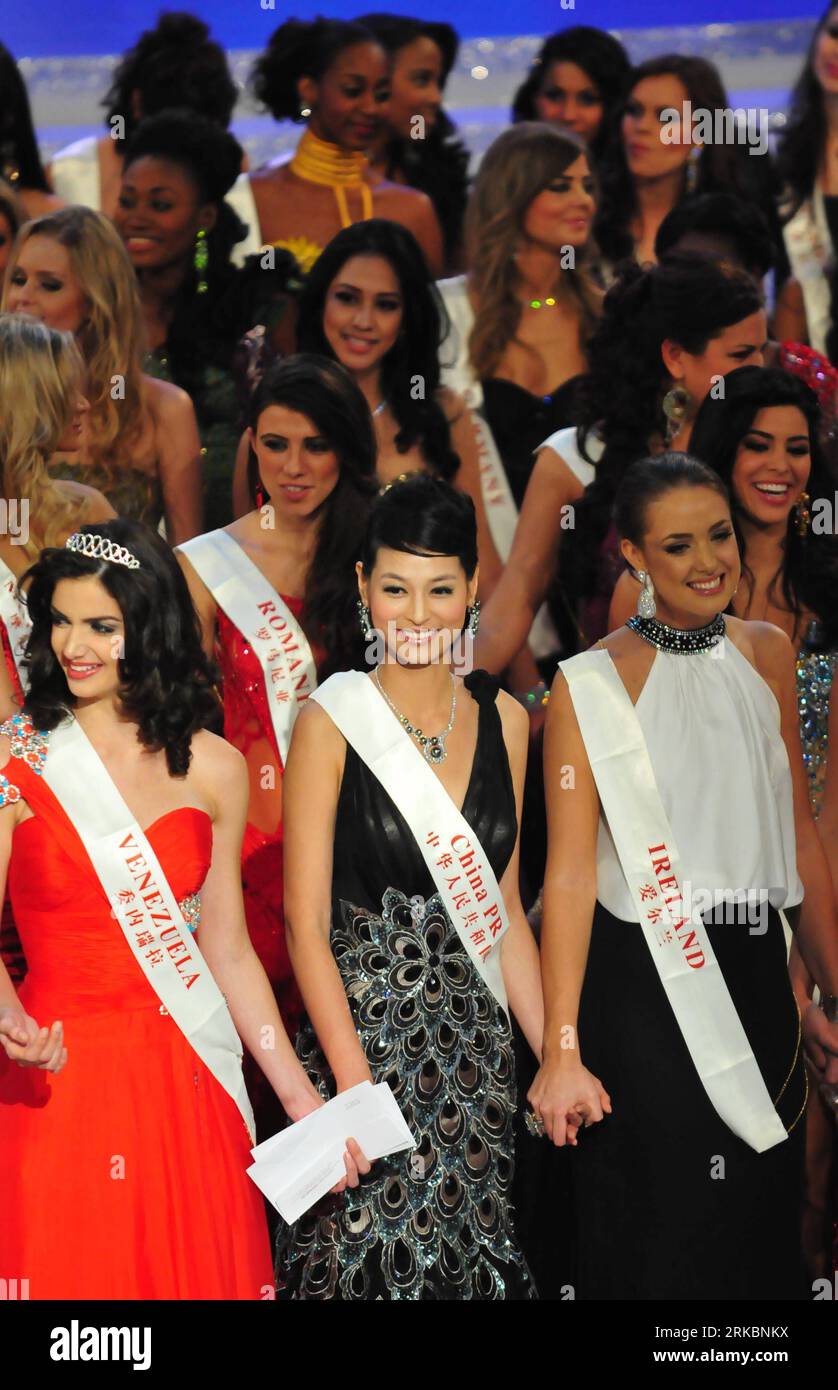 Beauty pageant contestants hi-res stock photography and images - Alamy