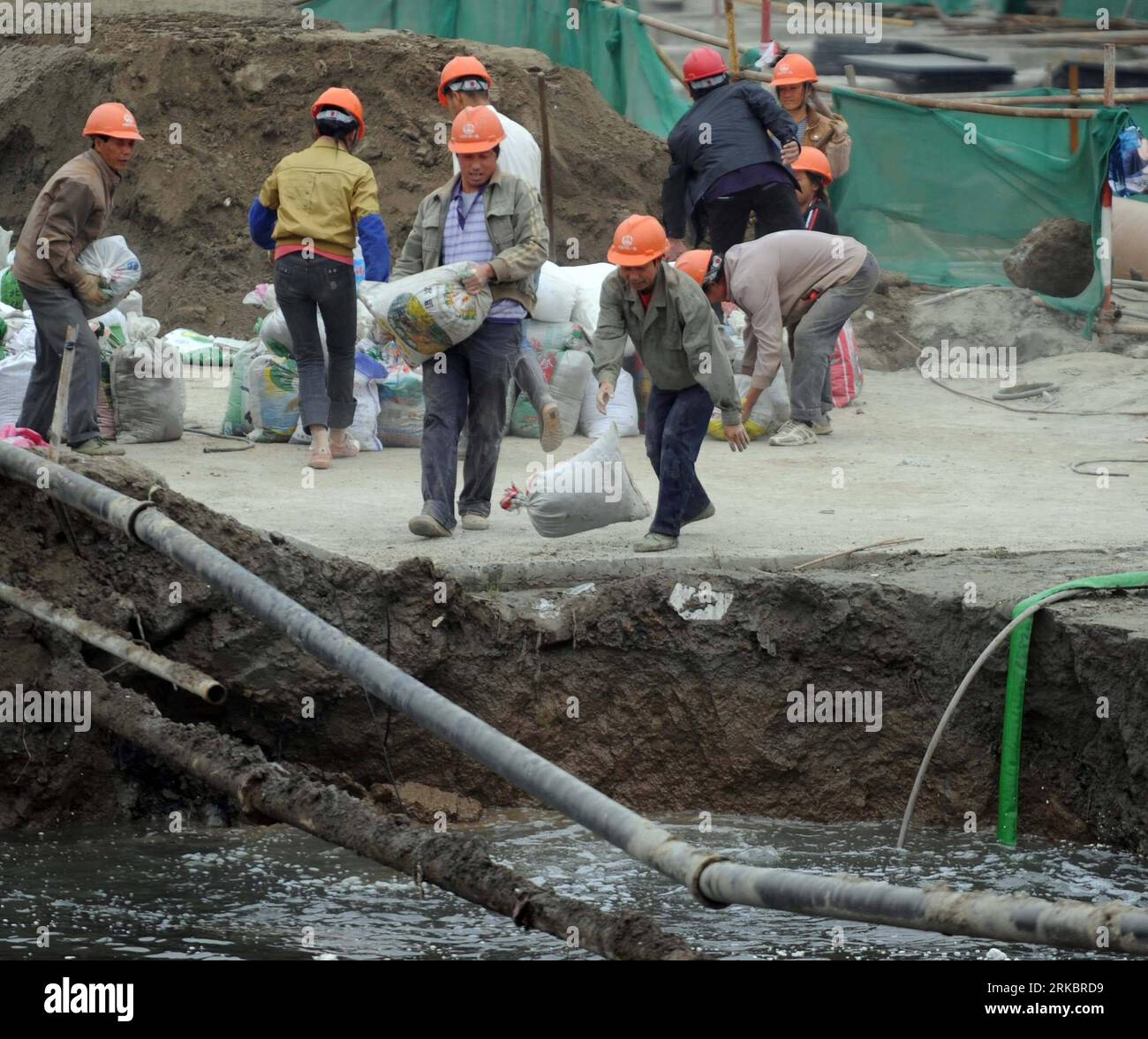 Flooded construction site hi-res stock photography and images - Alamy