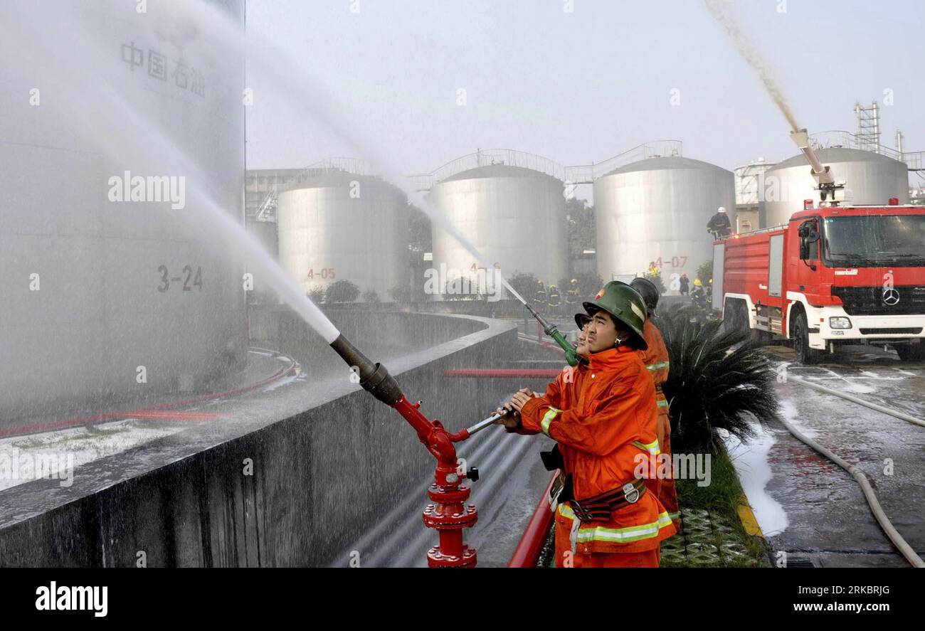 Fire fighting units hi-res stock photography and images - Alamy