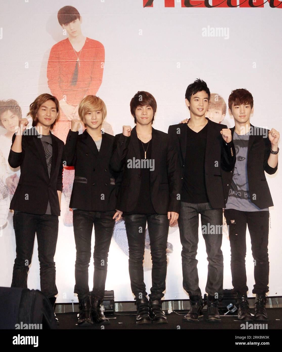 Shinee hi-res stock photography and images - Alamy