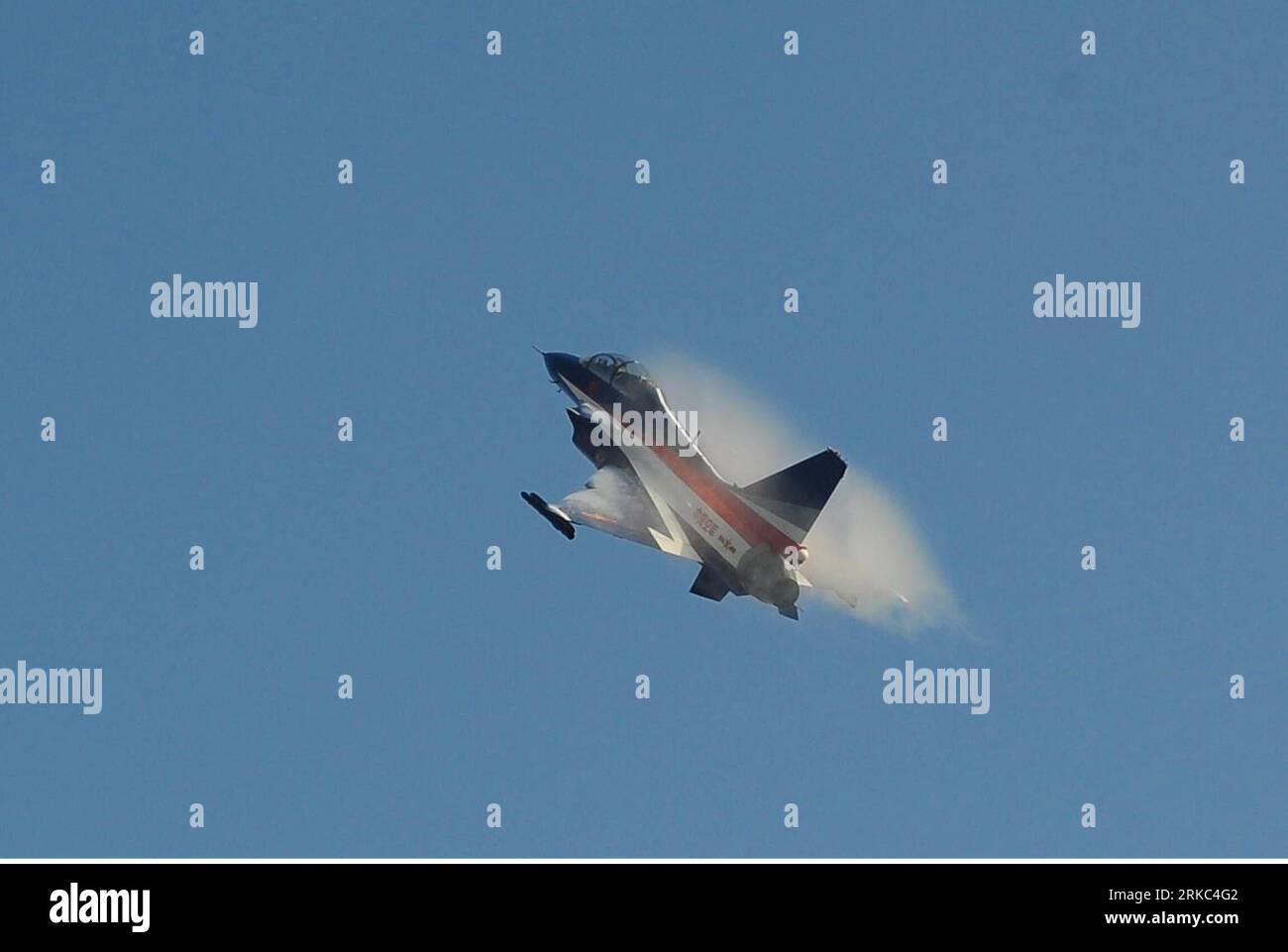 Chinese j10 fighter hi-res stock photography and images - Alamy