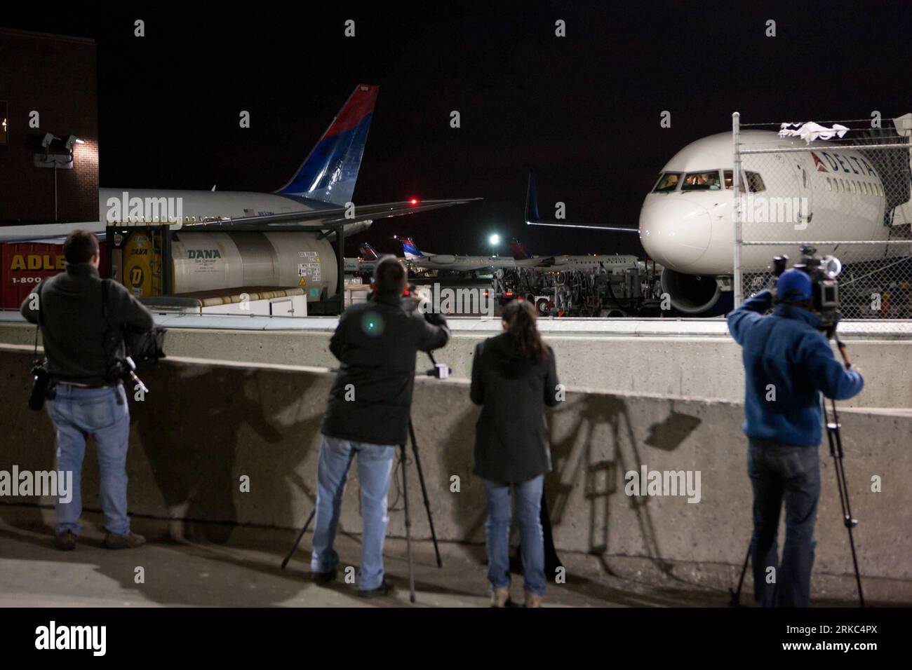 New york bound delta hi-res stock photography and images - Alamy