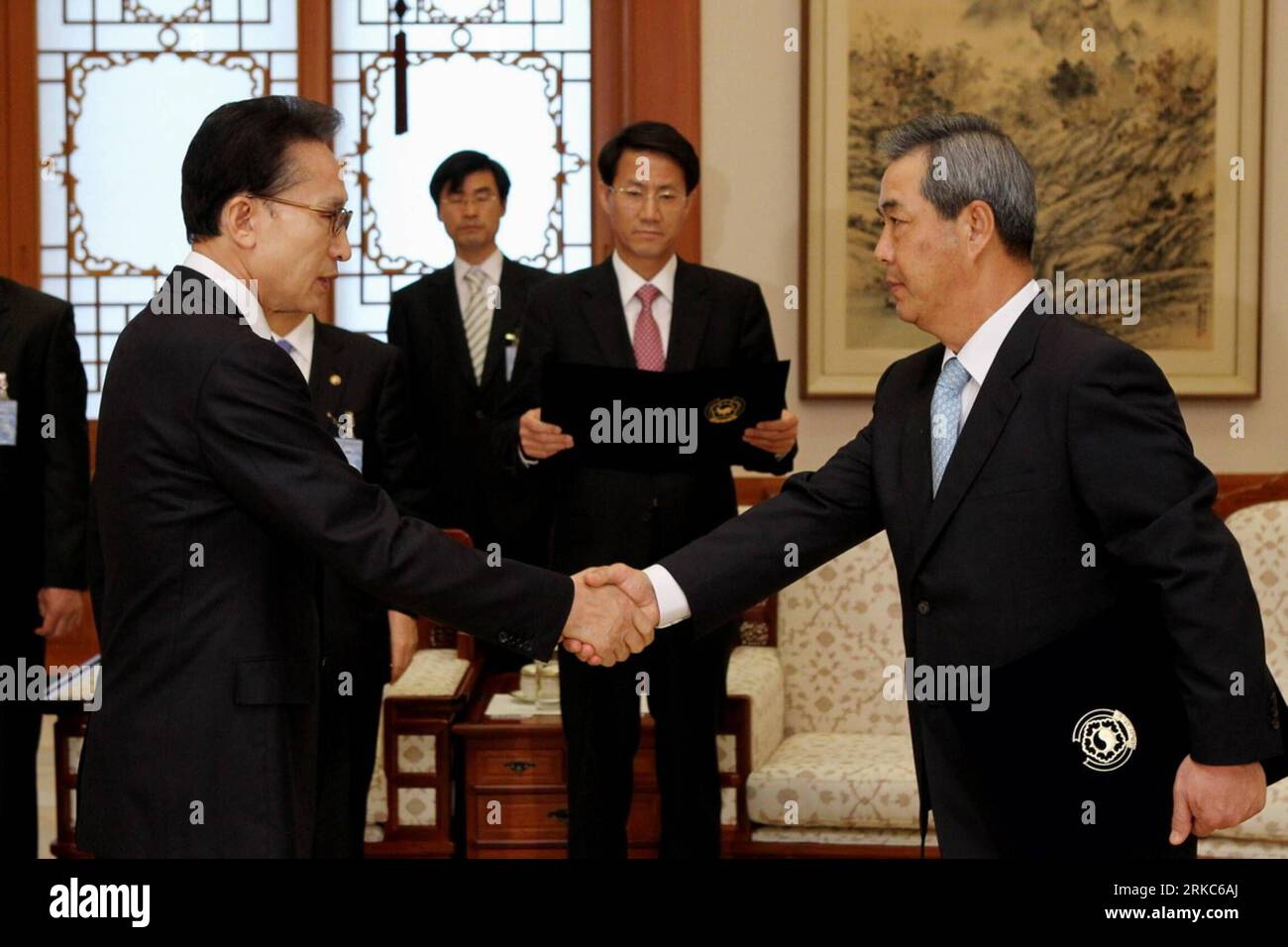 Won myung hi-res stock photography and images - Alamy