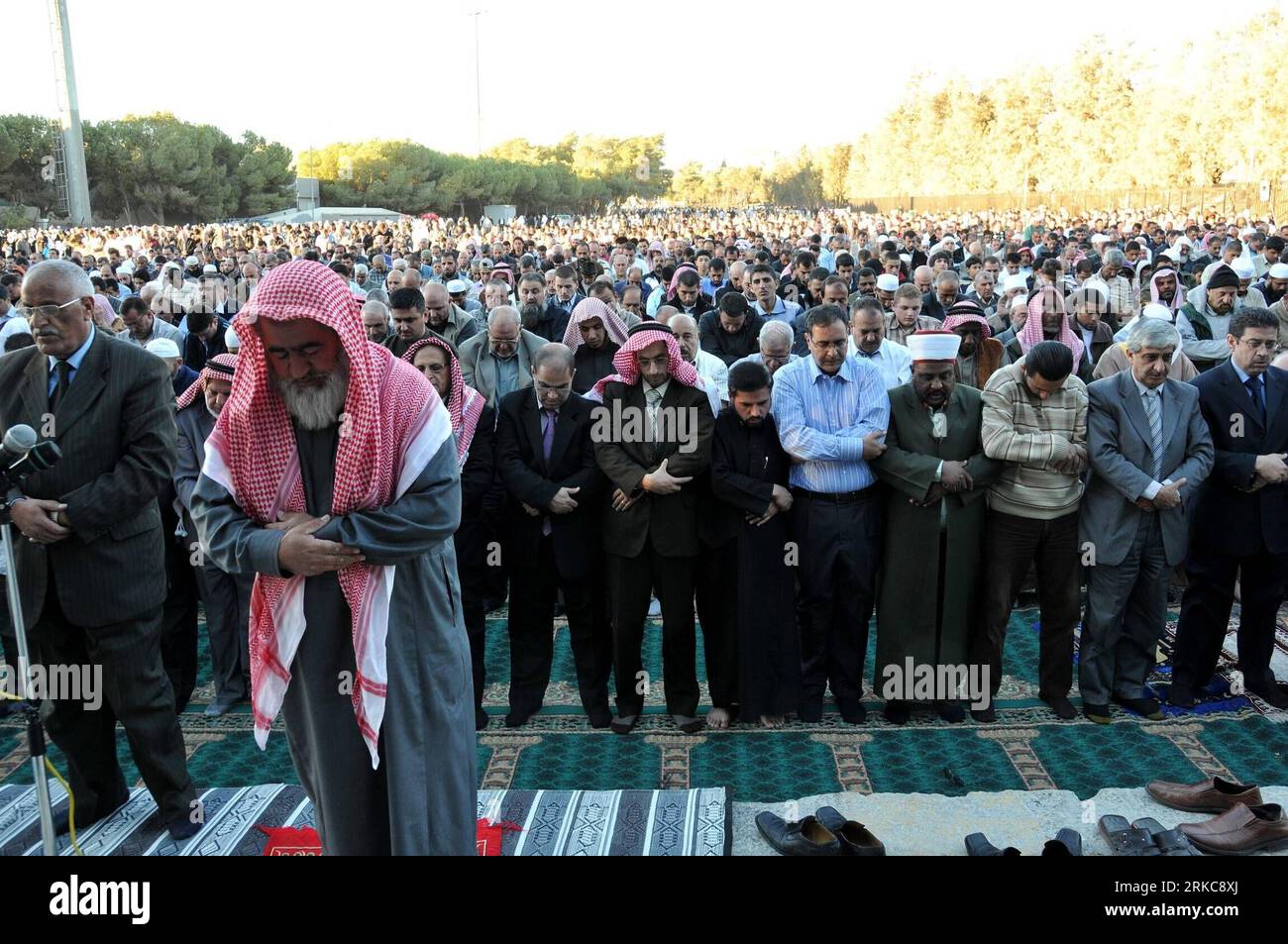 Praying jordanians hi-res stock photography and images - Alamy