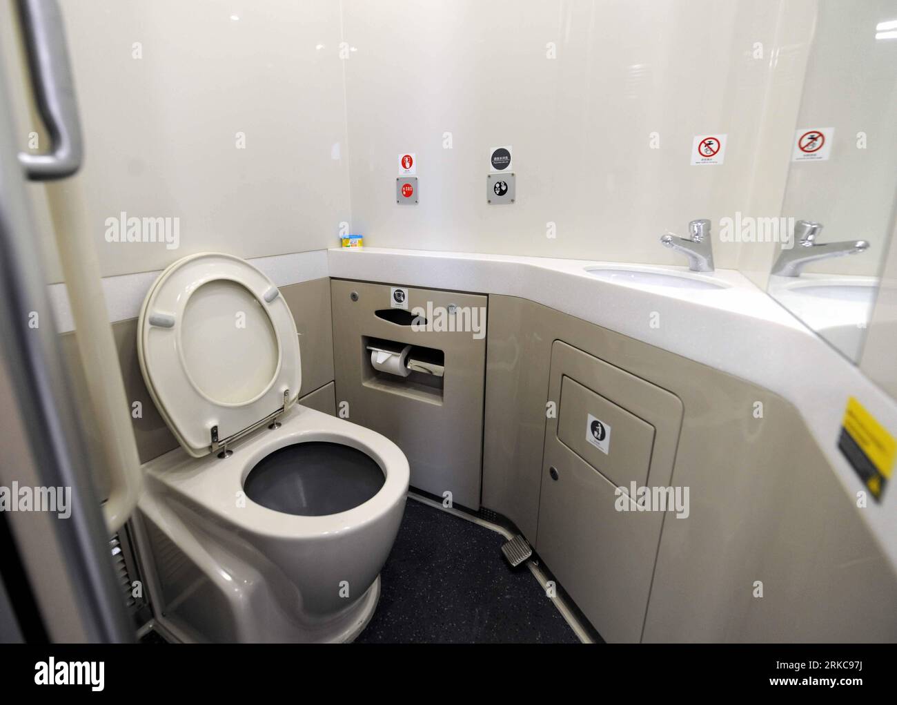 Train china railway high speed crh runs hi-res stock photography and ...