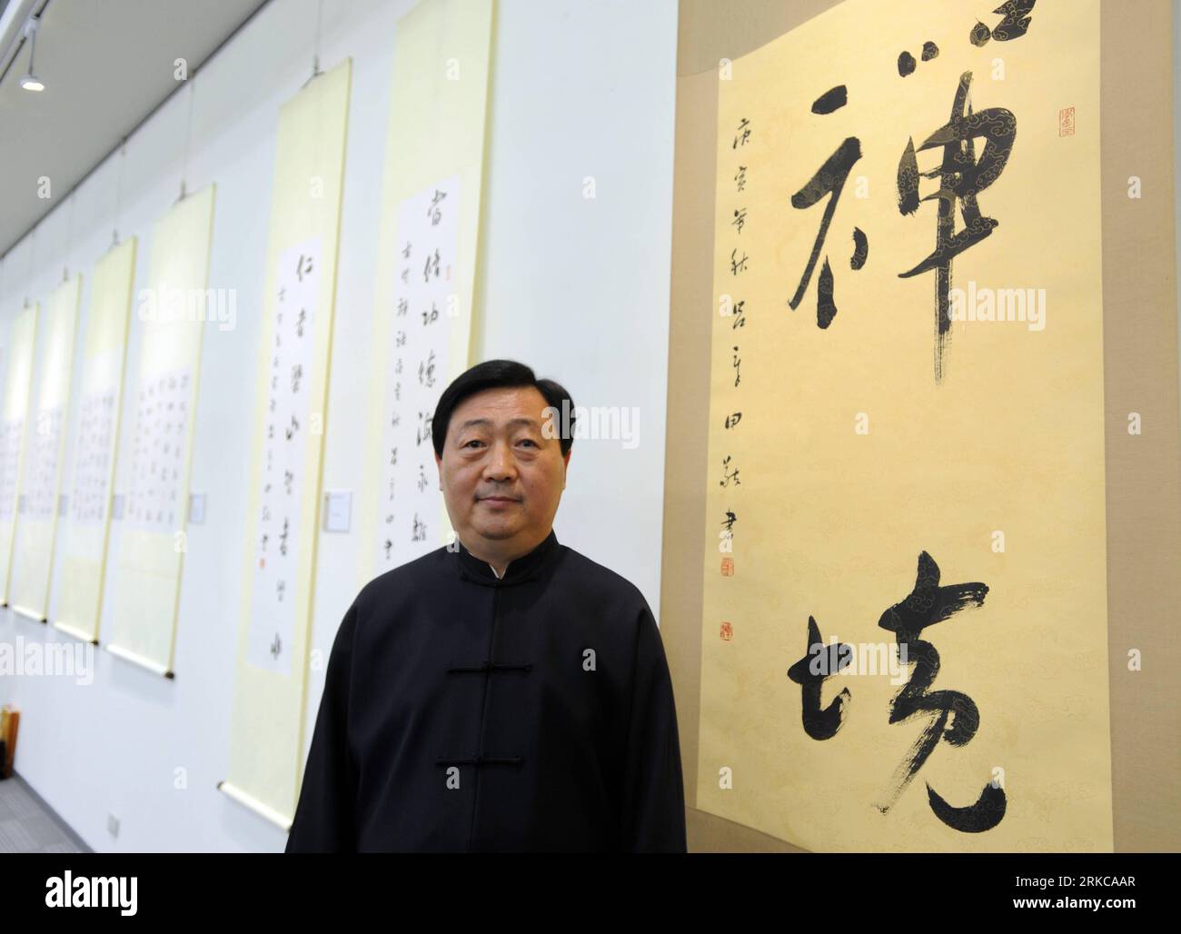 Taipei calligrapher hi-res stock photography and images - Alamy