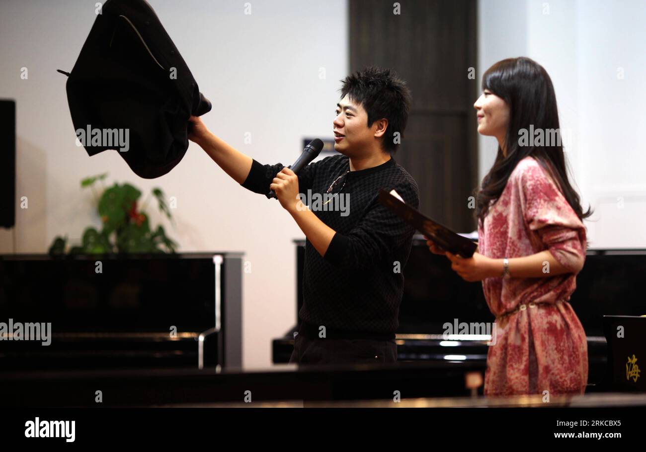 Chopin piano competition hi-res stock photography and images - Alamy