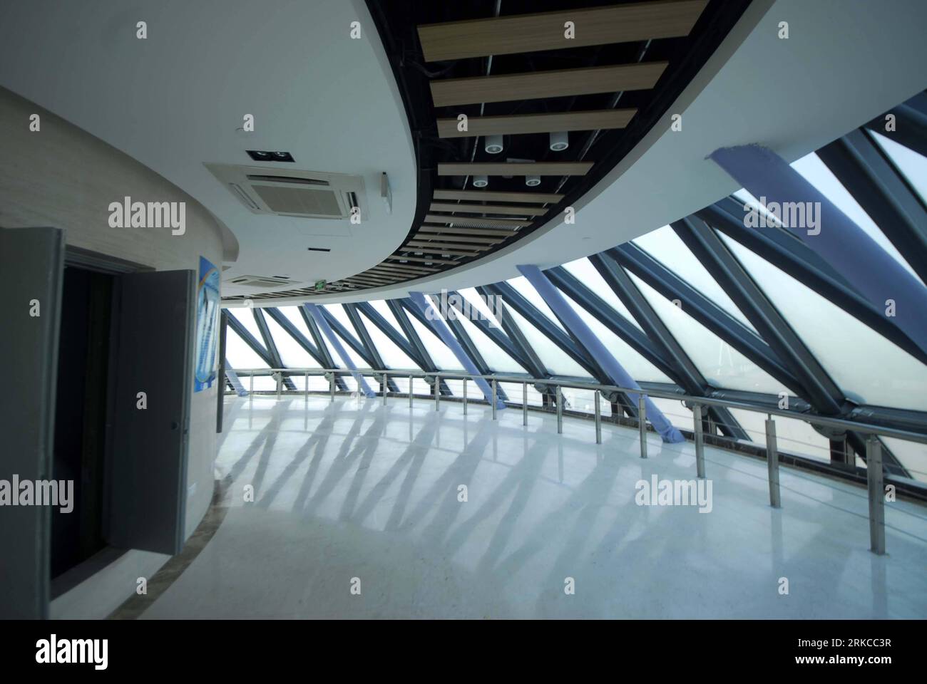 Tower bridge aussichtsplattform hi-res stock photography and images - Alamy