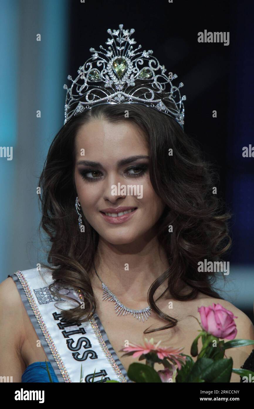 Miss world beauty contest hi-res stock photography and images - Alamy