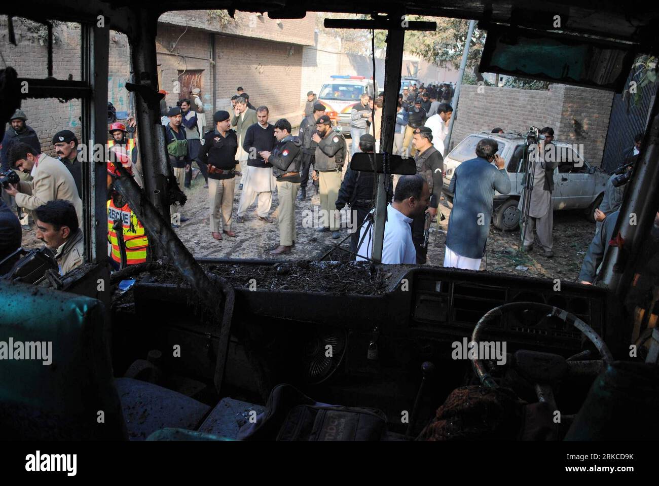 Pakistan school bus hi-res stock photography and images - Alamy