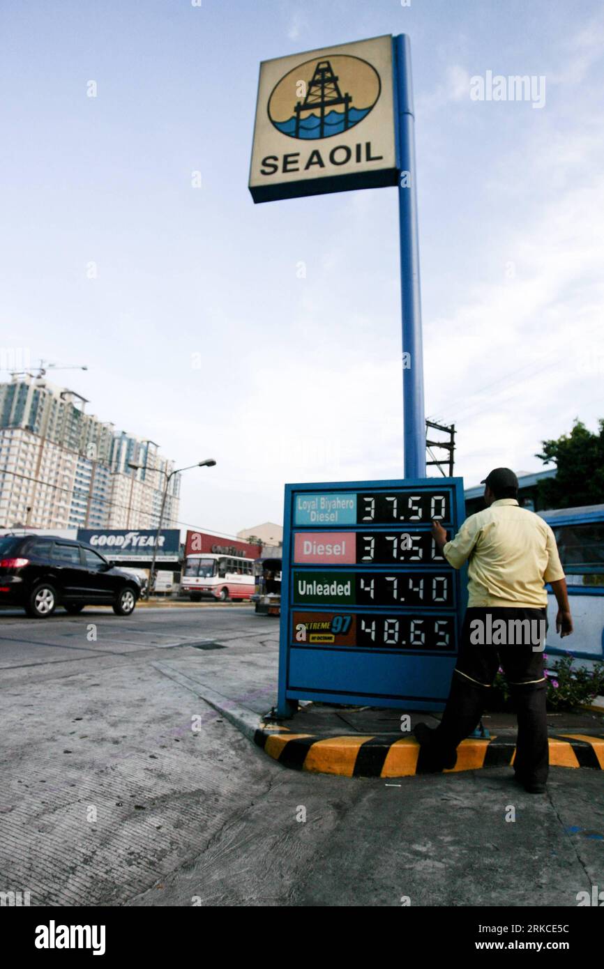 Discovered shell hi-res stock photography and images - Alamy