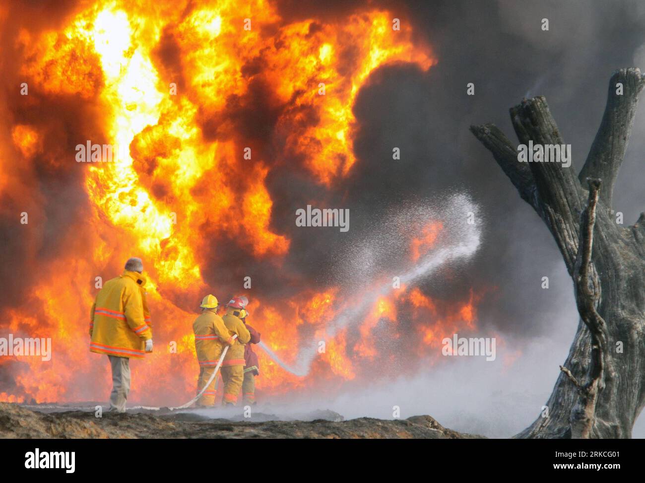Pemex fire hi-res stock photography and images - Alamy