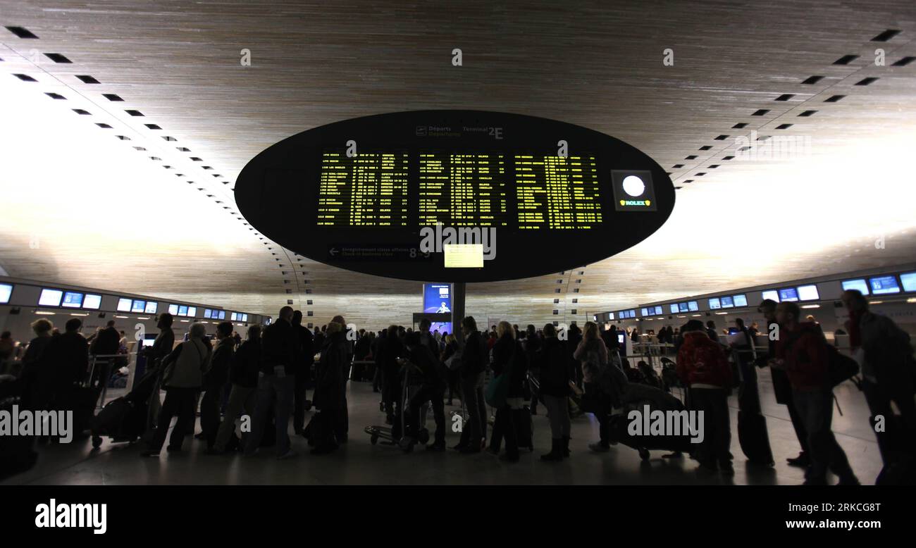 Flughafen roissy charles de gaulle hi-res stock photography and images ...