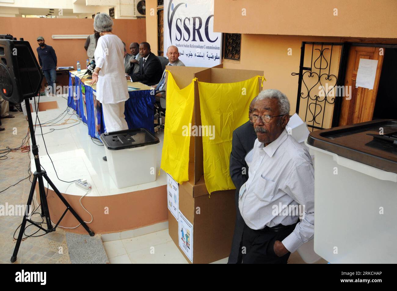 Materials handing hi-res stock photography and images - Alamy