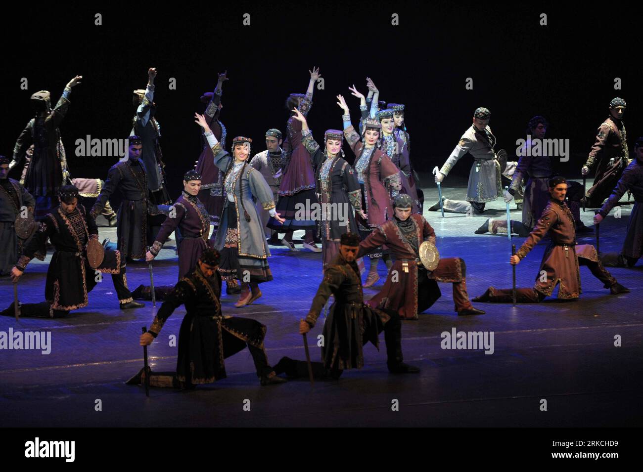 Ballet dancers from around the world hi-res stock photography and ...