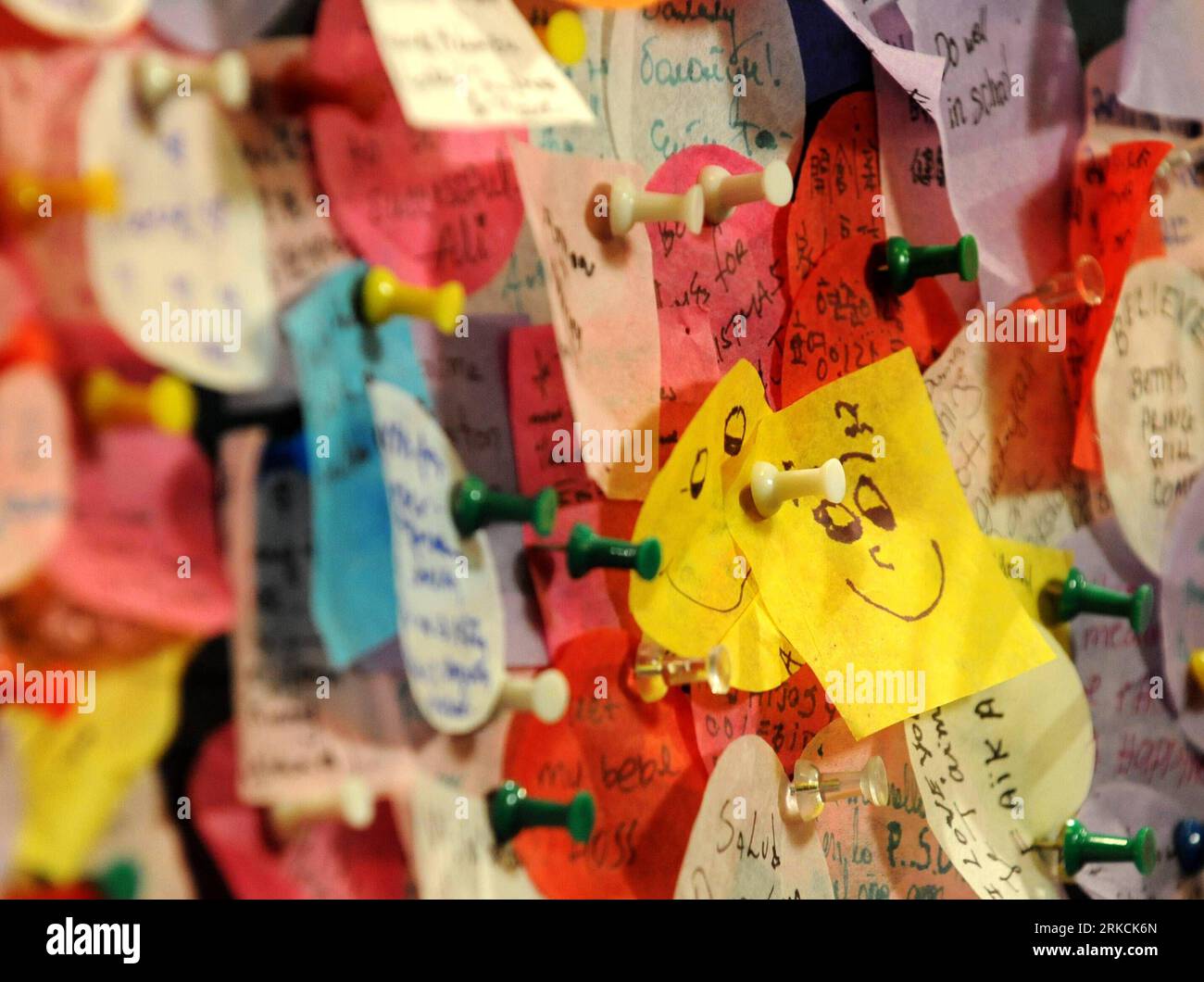 Times square wishing wall hi-res stock photography and images - Alamy