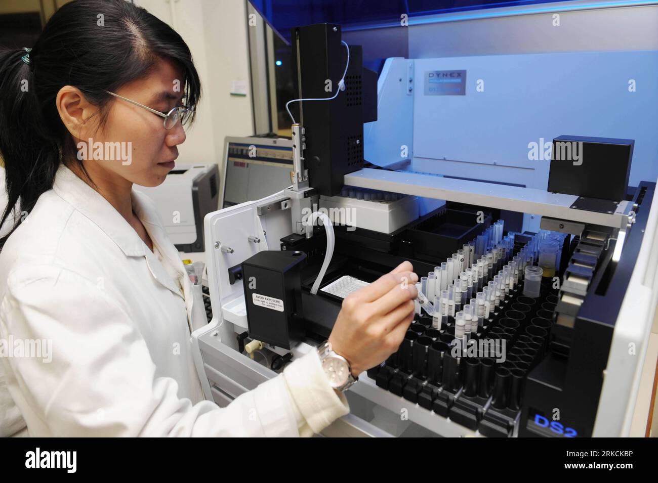 Mass spectrometer instrument hi-res stock photography and images - Alamy