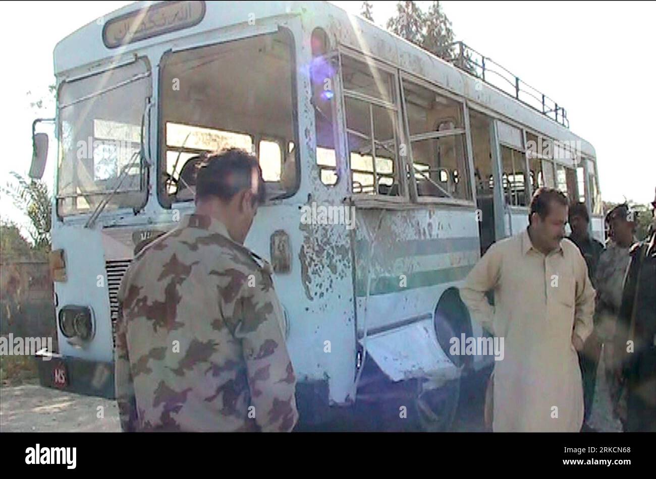 Pakistan school bus hi-res stock photography and images - Alamy