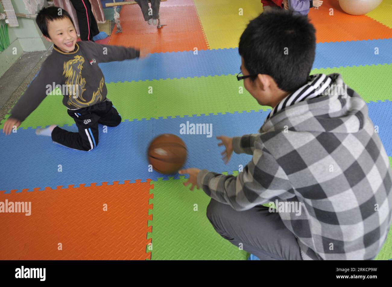 Physically challenged child hi-res stock photography and images - Alamy