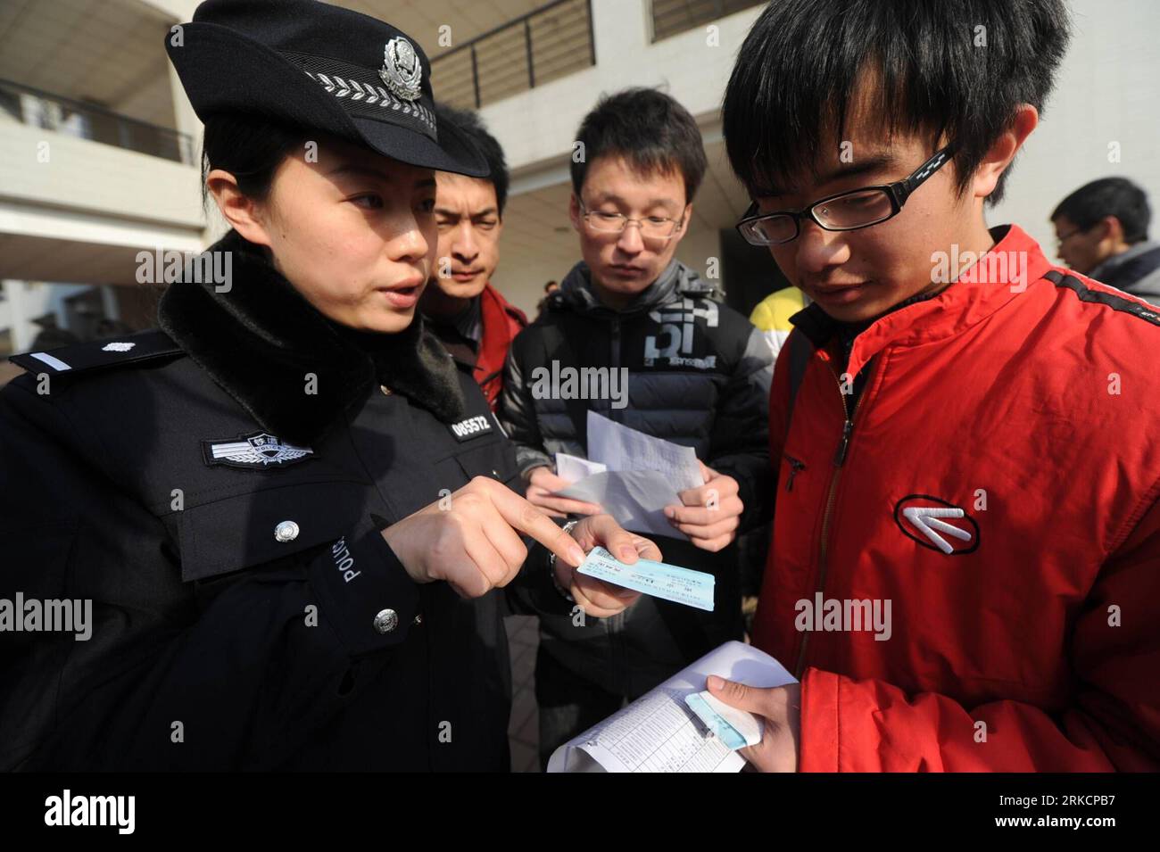 Police officer teaches students hi-res stock photography and images - Alamy