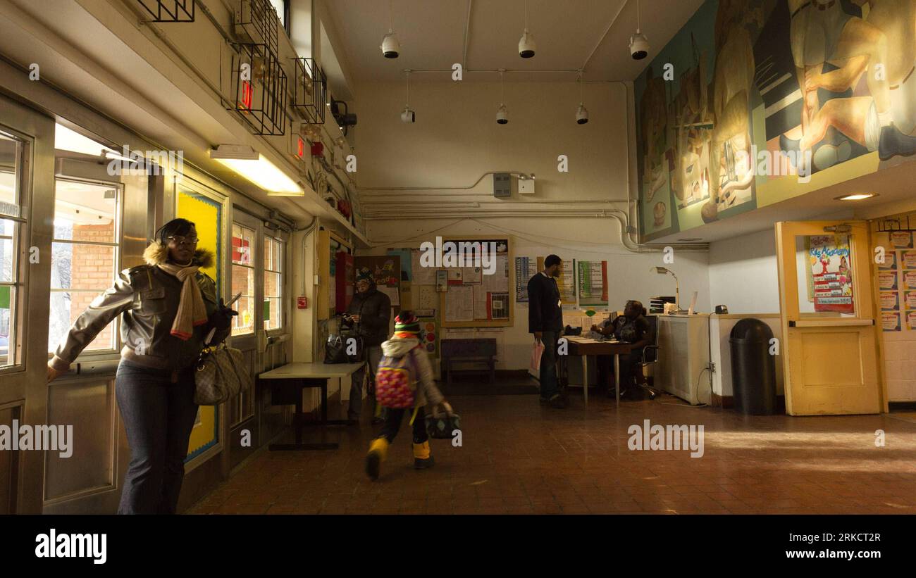 Public housing community center nycha hi-res stock photography and ...