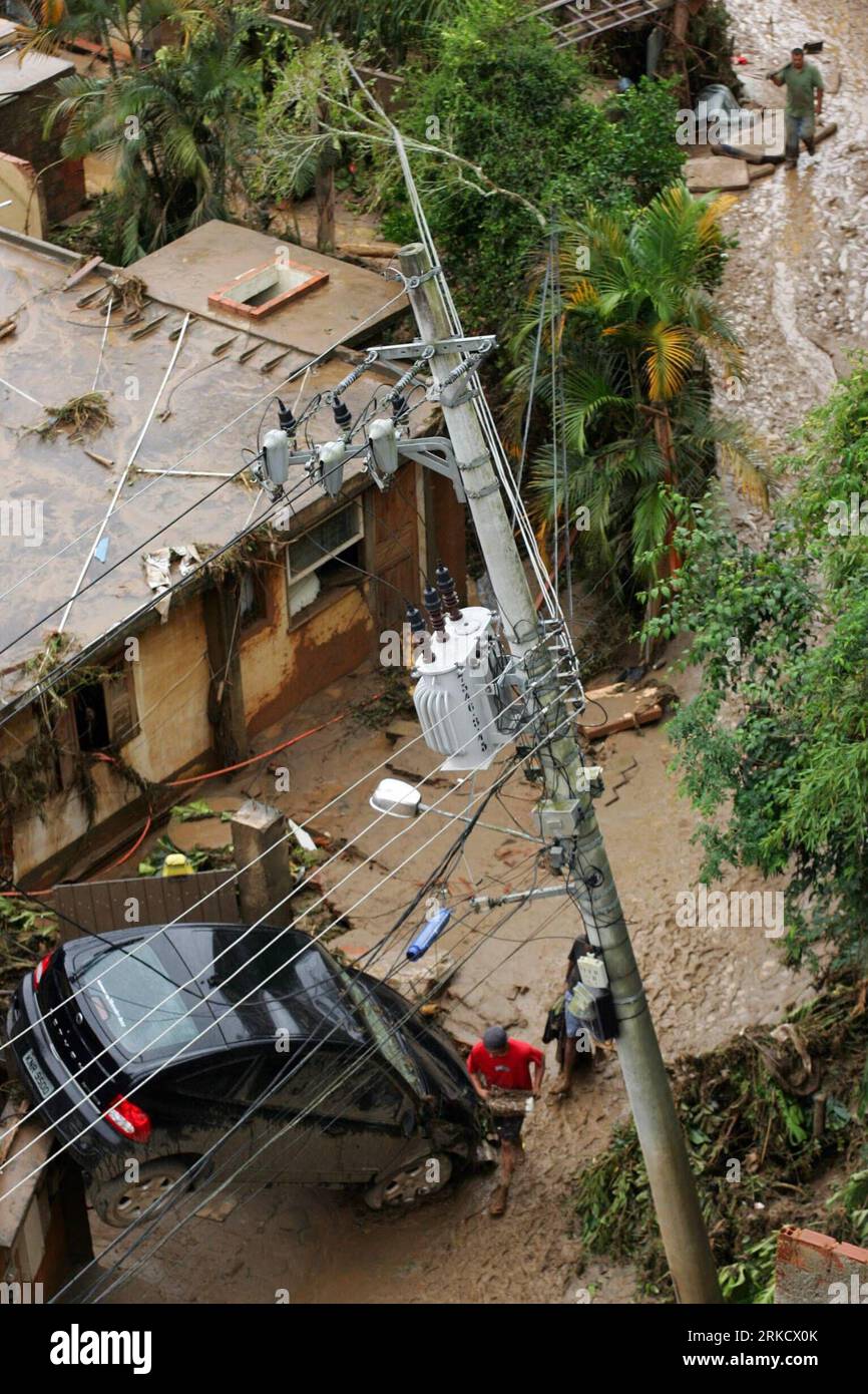 Rio janeiro mudslide hi-res stock photography and images - Alamy