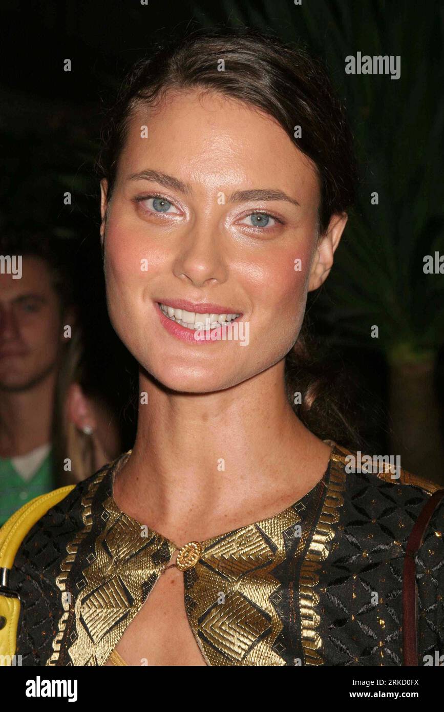 Shalom Harlow attends Zac Posen Showing of Spring Collection at Bryant ... Shalom Harlow attends Zac Posen Showing of Spring Collection at Bryant ...