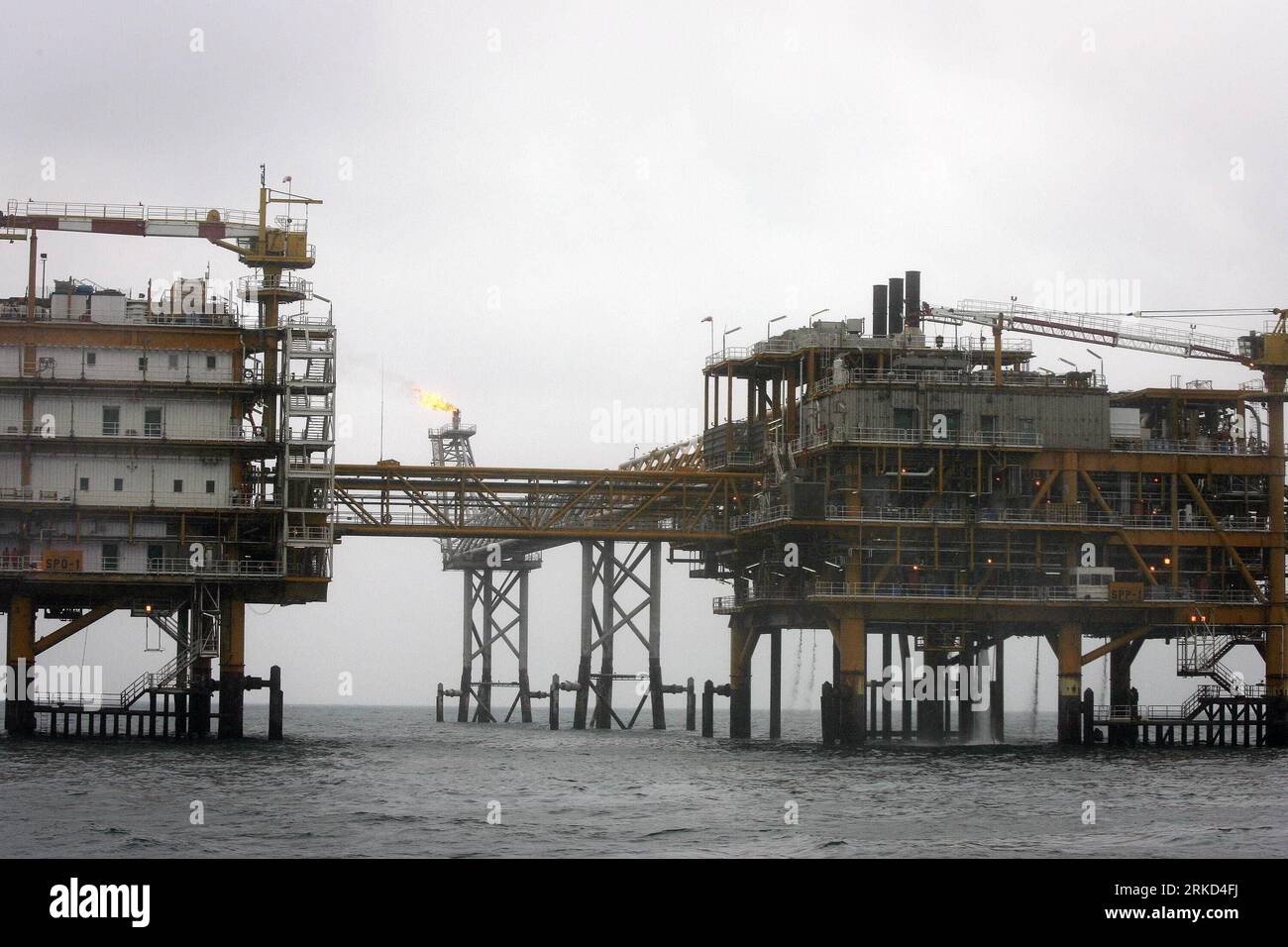 Bohrinsel meer hi-res stock photography and images - Alamy